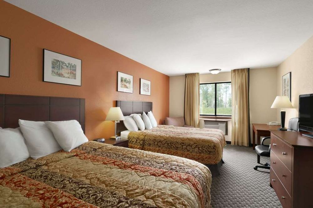 DAYS INN & SUITES BY WYNDHAM STEVENS POINT - Updated March 2025 - 67 ...