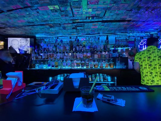 THE FRIENDLY TAVERN - Updated September 2025 - 14 Photos & 19 Reviews ...