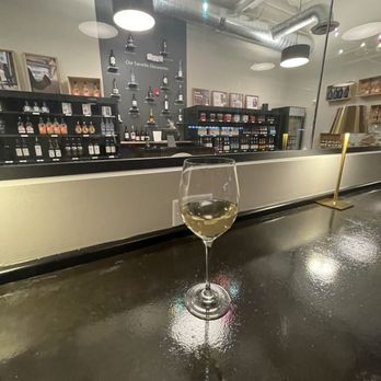 UNWINE’D - Updated November 2025 - 13 Photos & 12 Reviews - 260 E Broad ...