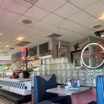 JOHNNY J’S DINER - Updated September 2024 - 158 Photos & 226 Reviews ...