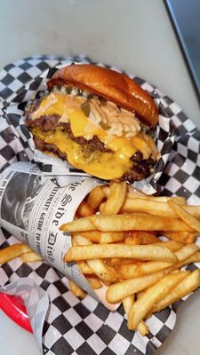 ALI’S HOT CHICKEN & SMASH BURGER - Updated June 2024 - 19 Photos - 320 ...