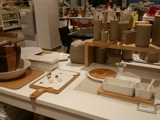 ALISS - Updated December 2025 - 48 Photos & 24 Reviews - 118 SE 1st St ...