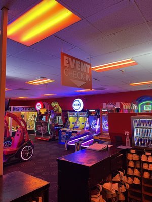 AMF PINOLE VALLEY LANES - 126 Photos & 300 Reviews - 1580 Pinole Valley ...