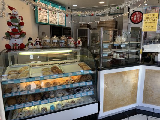 LILLY MAE’S CINNAMON ROLLS - Bakery in Monterey, California at 700 ...