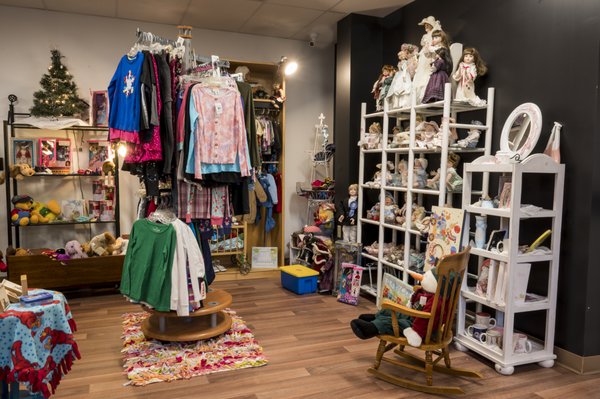 THE WHITE RABBIT THRIFT BOUTIQUE - Updated January 2026 - 555 S Center ...