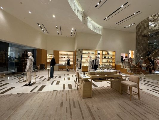 LOUIS VUITTON LAS VEGAS CITYCENTER - Updated March 2025 - 260 Photos ...