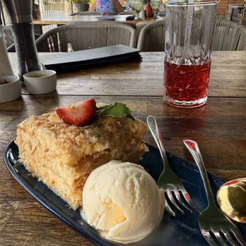 BELUGA HOUSE WATERFRONT RESTAURANT - Updated December 2025 - 154 Photos ...