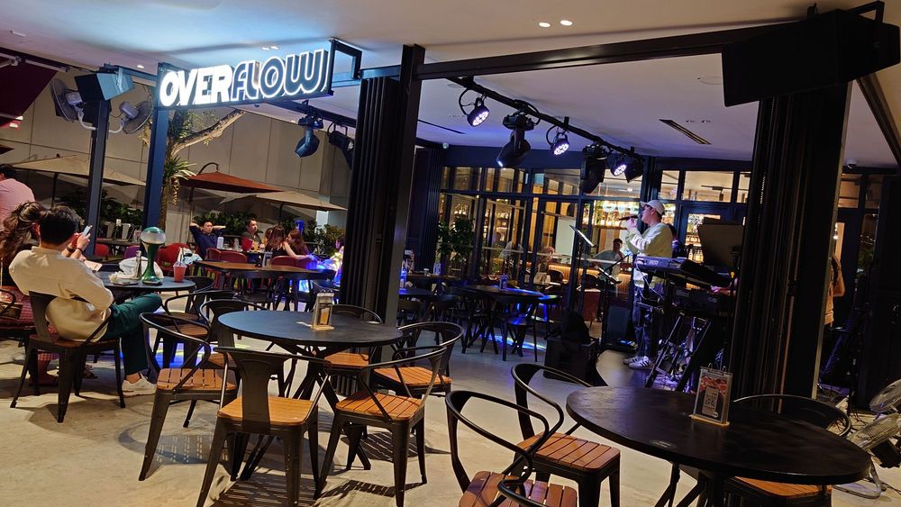 OVERFLOW BAR - Updated April 2025 - 60 Airport Blvd., Singapore ...