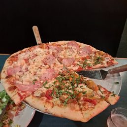 ZEEKS PIZZA - Updated April 2025 - 90 Photos & 195 Reviews - 10201 NE ...