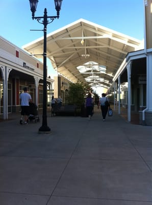 TANGER OUTLETS PITTSBURGH - Updated October 2025 - 140 Photos & 116 ...