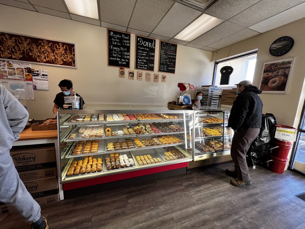 FAMILY DONUT SHOP - 223 Photos & 292 Reviews - Donuts - 2100 N ...