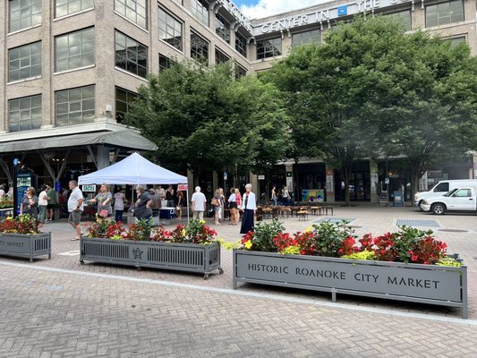 HISTORIC ROANOKE CITY MARKET - Updated August 2025 - 54 Photos - 213 ...