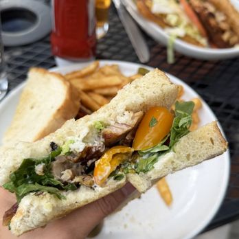 PENROSE TAPHOUSE & EATERY - Updated January 2026 - 228 Photos & 255 ...