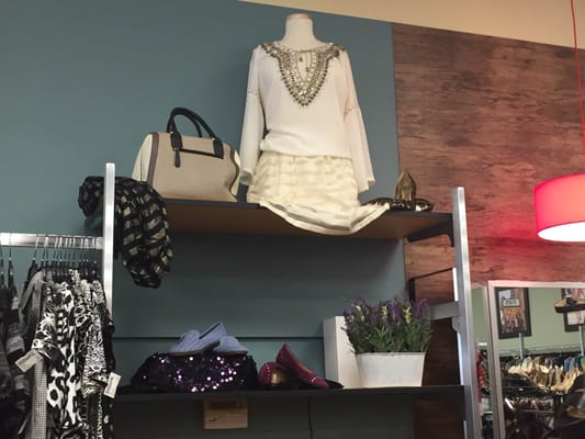 STYLE ENCORE OMAHA CENTRAL - Updated November 2025 - 17 Photos & 25 ...