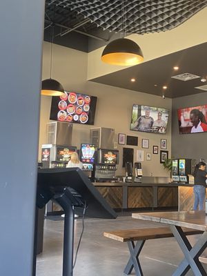 REVOLVING KITCHEN - Updated November 2024 - 11 Photos - 146 Town Pl ...