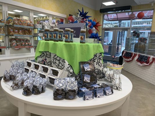 KILWINS ICE CREAM - CHOCOLATE - FUDGE - Updated December 2025 - 43 ...