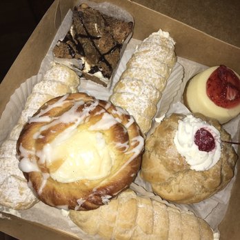 CALVITTO’S PIZZA & BAKERY - Updated September 2025 - 29 Photos & 27 ...