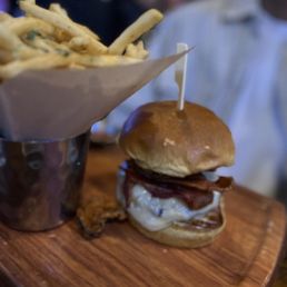 FINNEYS CRAFTHOUSE - PORTER RANCH - Updated July 2025 - 1459 Photos ...