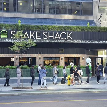 SHAKE SHACK - Updated December 2025 - 12 Photos - 40 Eglinton Avenue E ...