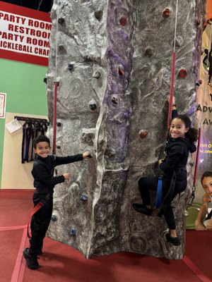 SPORTS CONNECTION - Updated December 2025 - 67 Photos & 84 Reviews ...