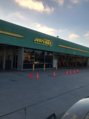 JUST TIRES - Updated July 2025 - 62 Photos & 464 Reviews - 5547 ...