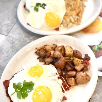 PEANUTS DELUXE CAFE - 301 Photos & 606 Reviews - 275 E San Fernando St ...