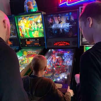 FLASHBACK RETRO ARCADE + BAR + GRILLE - TEMP. CLOSED - Updated December ...