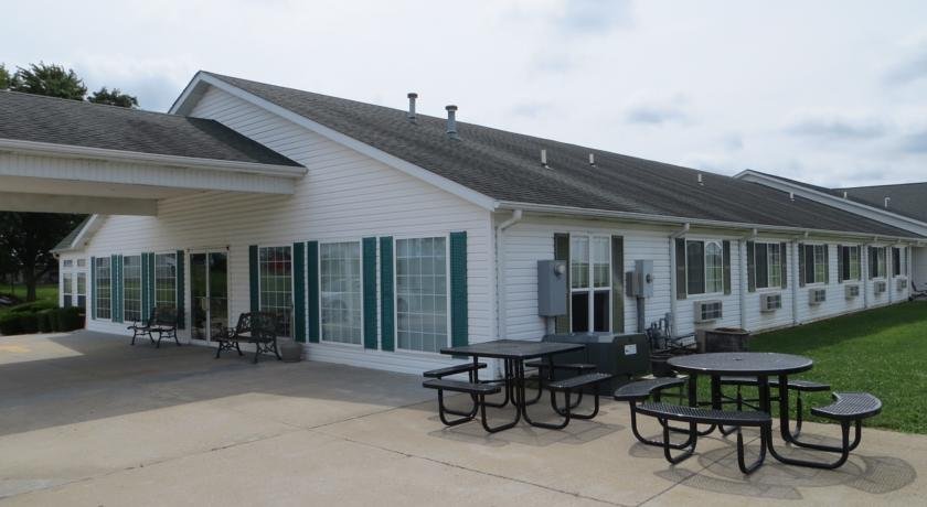 RED BUD COUNTRY INN - 14 Photos - 1617 S Main St, Red Bud, IL - Yelp