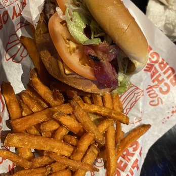 RED ROBIN GOURMET BURGERS AND BREWS - Updated August 2024 - 732 Photos ...