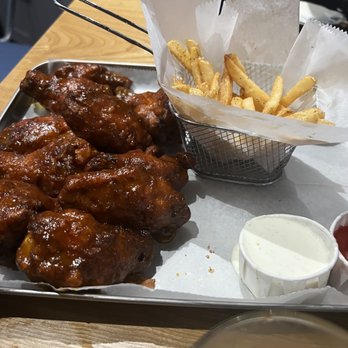 KNOCKOUT SPORTS BAR - Updated December 2025 - 36 Photos & 21 Reviews ...