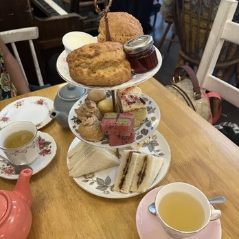 THE ENGLISH ROSE CAFE AND TEA SHOP - Updated March 2025 - 474 Photos ...