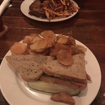 HOPLEAF BAR - Updated July 2025 - 1255 Photos & 2376 Reviews - 5148 N ...