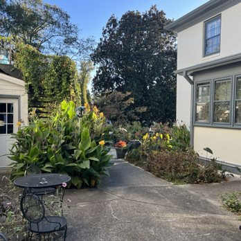 FUQUAY MINERAL SPRING INN & GARDEN - Updated January 2026 - 18 Photos ...