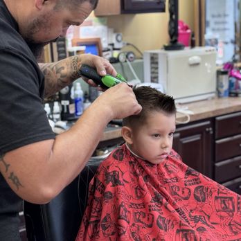 FRIENDLY BARBER SHOP - Updated January 2026 - 83 Photos & 132 Reviews ...