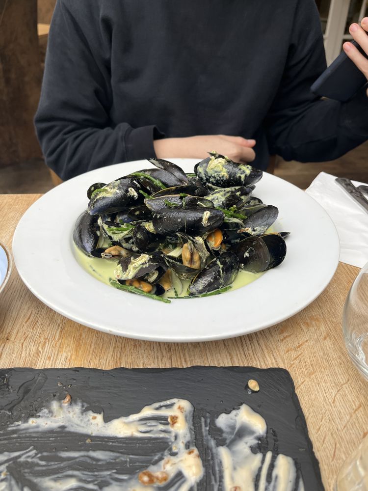 THE INGLENOOK HOTEL & RESTAURANT - Updated April 2025 - 255 Pagham Road ...