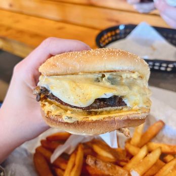 KILLER BURGER OAKWAY - Updated December 2025 - 76 Photos & 69 Reviews ...