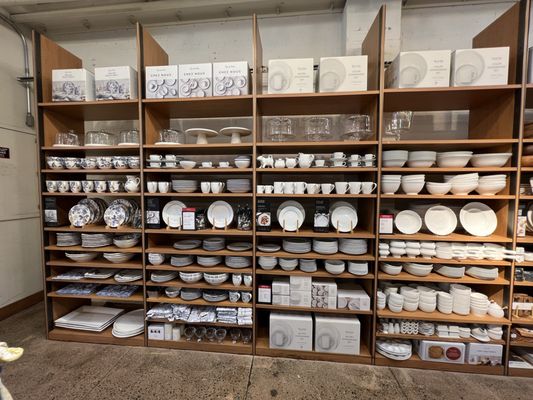 SUR LA TABLE - Updated December 2025 - 77 Photos & 158 Reviews - 1806 ...