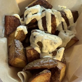 CHEEZY DOES IT - Updated October 2025 - 13 Photos - 305 W Daggett Ave ...