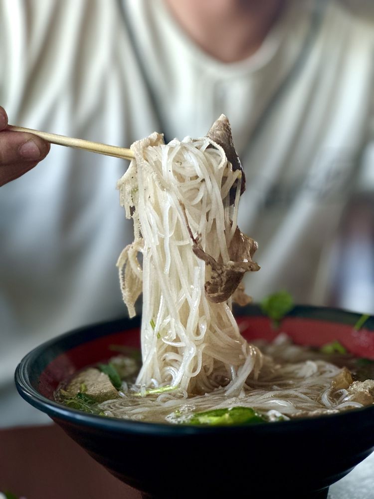 PHO HUT - Updated April 2026 - 315 Photos & 377 Reviews - 5404 ...
