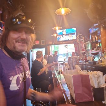 TUNE INN - Updated July 2024 - 342 Photos & 536 Reviews - 331 ...