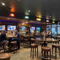 STREETCAR GRILLE AND TAVERN - Updated December 2025 - 257 Photos & 280 ...