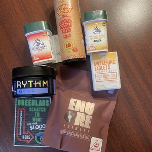 RELEAF SHOP - Updated November 2024 - 51 Photos & 40 Reviews - 1114 ...