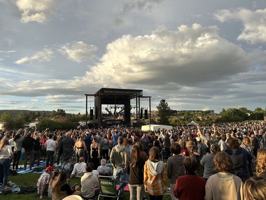 HAYDEN HOMES AMPHITHEATER - Updated November 2025 - 92 Photos & 91 Reviews - 344 SW Shevlin ...