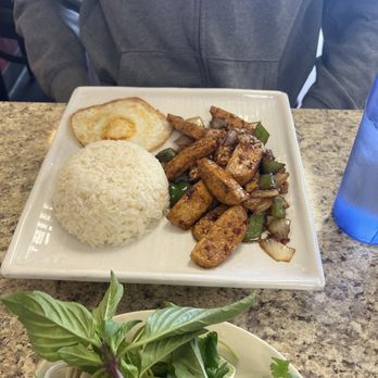 PHO 71 - Updated December 2025 - 104 Photos & 147 Reviews - 1001 N Elm ...