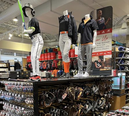 SCHEELS - Updated October 2025 - 52 Photos & 23 Reviews - 800 Kirkwood ...