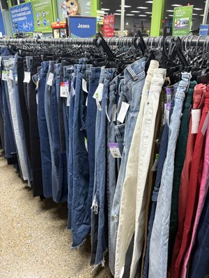 GOODWILL SOUTHERN CALIFORNIA RETAIL STORE & DONATION CENTER - Updated ...