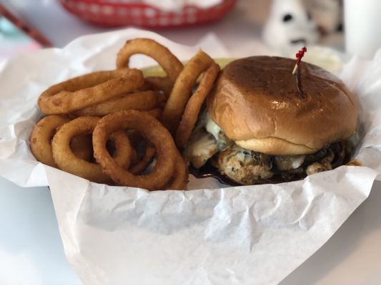 MOO MOO’S BURGER BARN - 118 Photos & 222 Reviews - 113 N School St ...