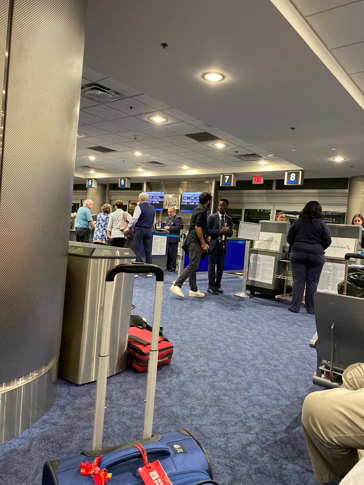 MIAMI INTERNATIONAL AIRPORT - CONCOURSE D - 222 Photos & 87 Reviews ...