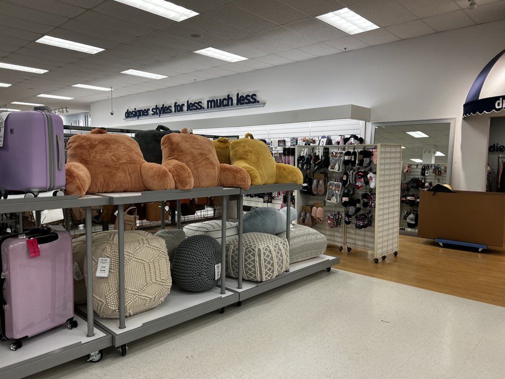 MARSHALLS - Updated December 2025 - 24 Reviews - 150 Brookhaven Ave NE ...