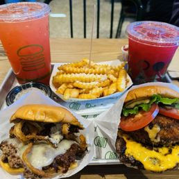 SHAKE SHACK FOLSOM - Updated December 2025 - 112 Photos & 79 Reviews ...